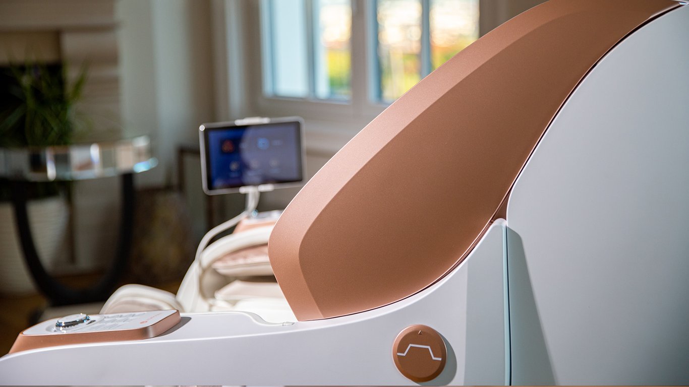 TITAN II Ultra High–end Dual Track Massage Chair